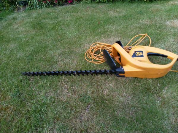 JCB HEDGE TRIMMER For Sale in Chesterfield, Derbyshire | Preloved
